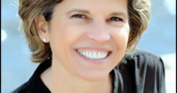 School of Medicine exec earns kudos as Outstanding Woman in Business ...